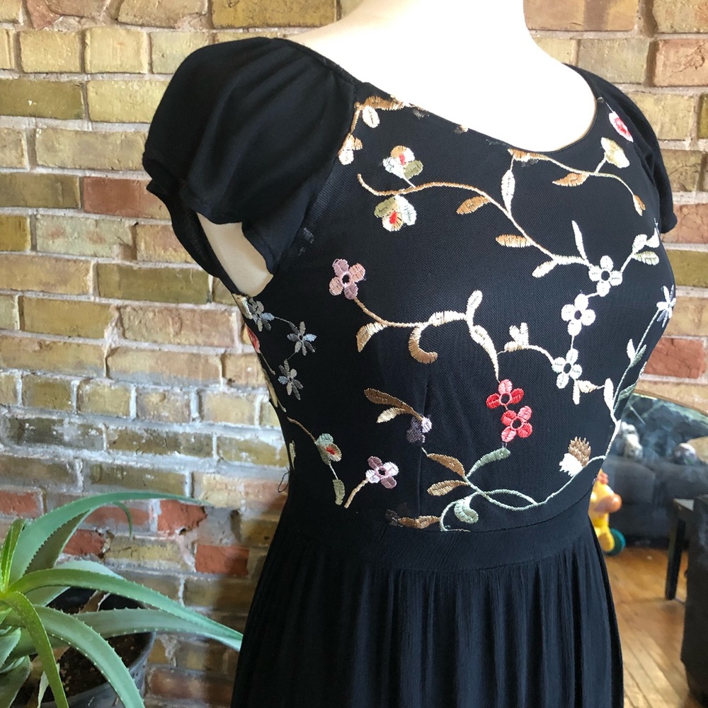 Beautiful Black Lapis Dress With Floral Embroidery Si… - Gem
